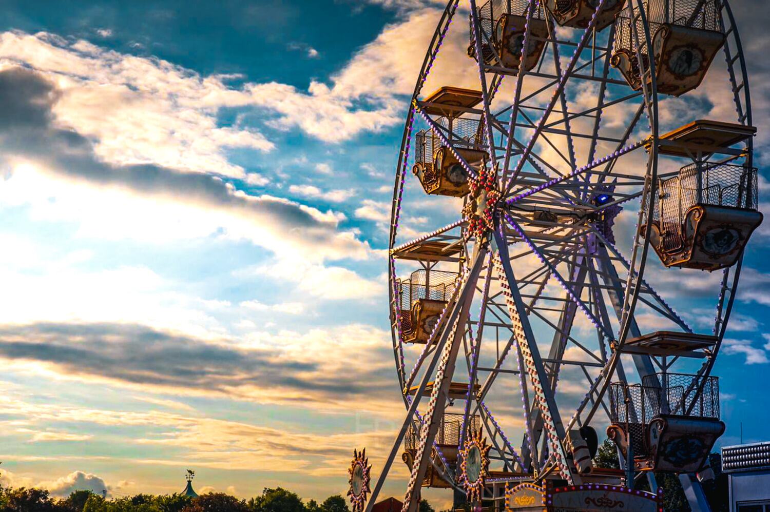 English Ferris Wheel - PartyWorks Interactive