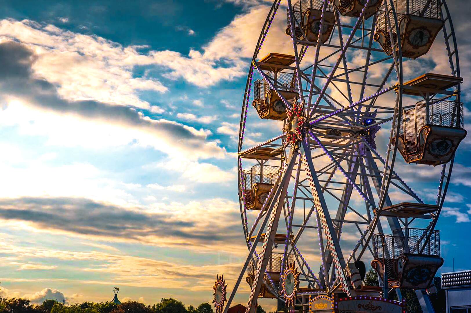 English Ferris Wheel - PartyWorks Interactive